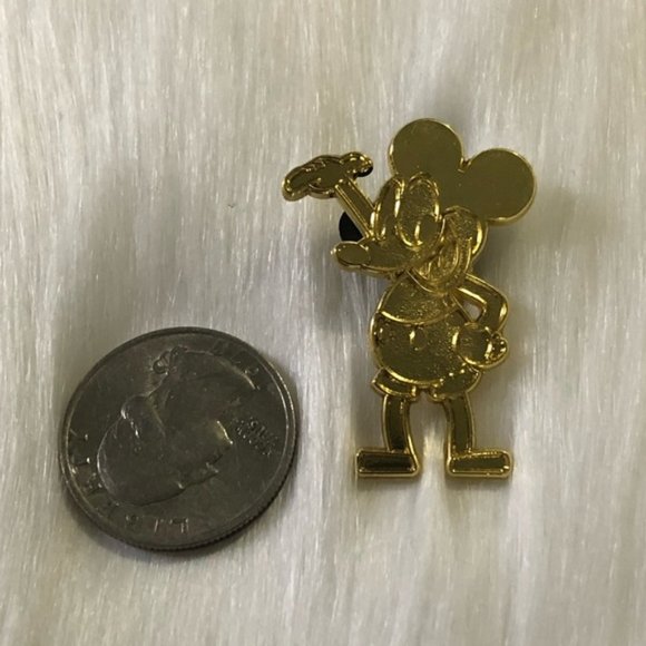 Disney | Jewelry | 525 Gold Mickey Disney Pin | Poshmark